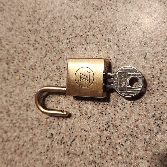 Louis Vuitton | Accessories | Louis Vuitton 23 Lock Key 200 Series ...